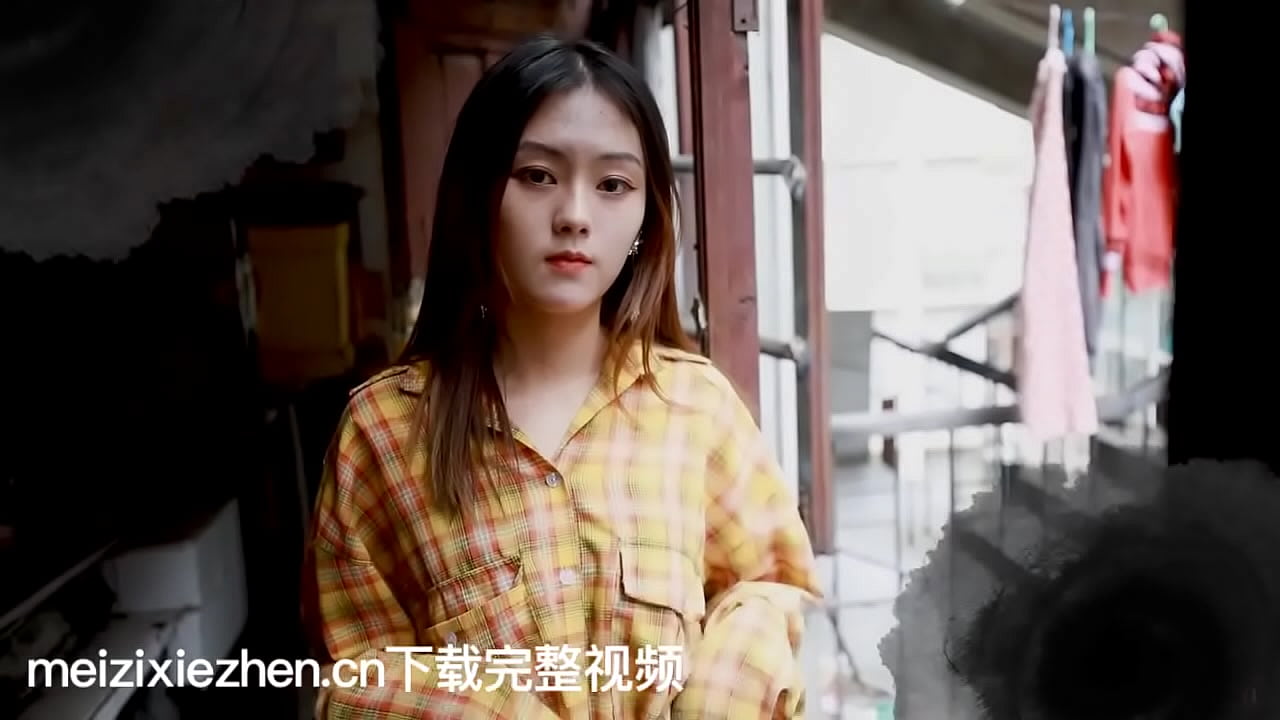 城中村运动鞋长得像迪丽热巴自己玩脚 - Simontok